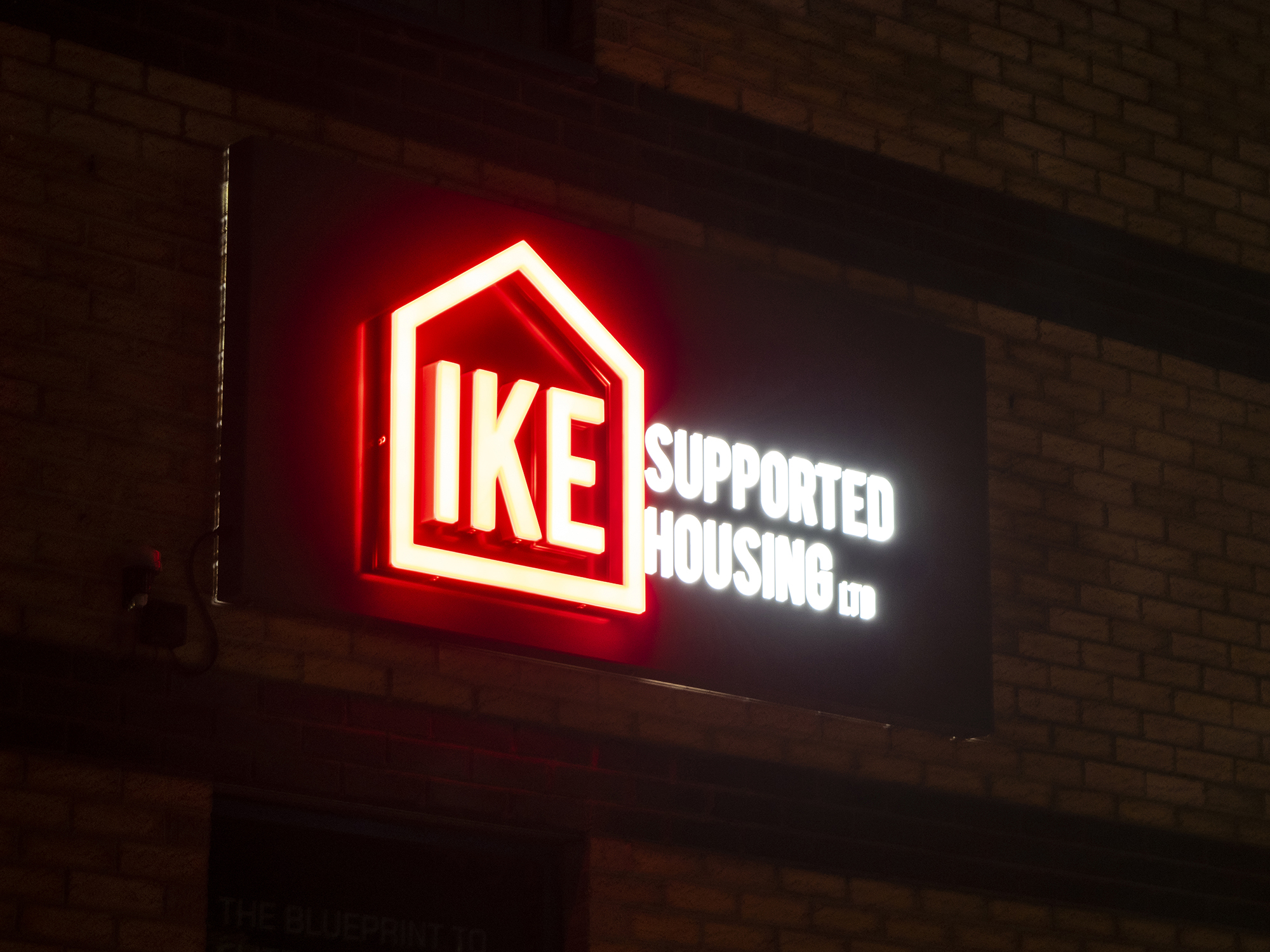 ILLUMINATED SIGNS – Taylormade Signs