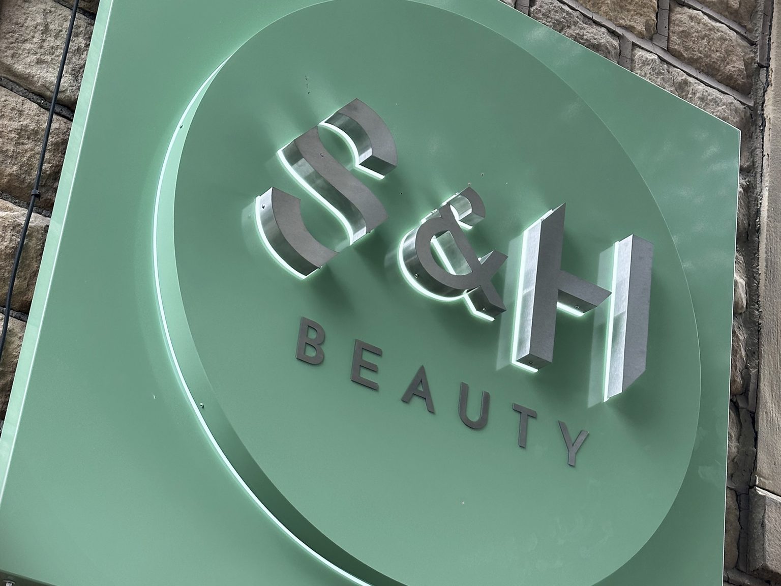 ILLUMINATED SIGNS – Taylormade Signs